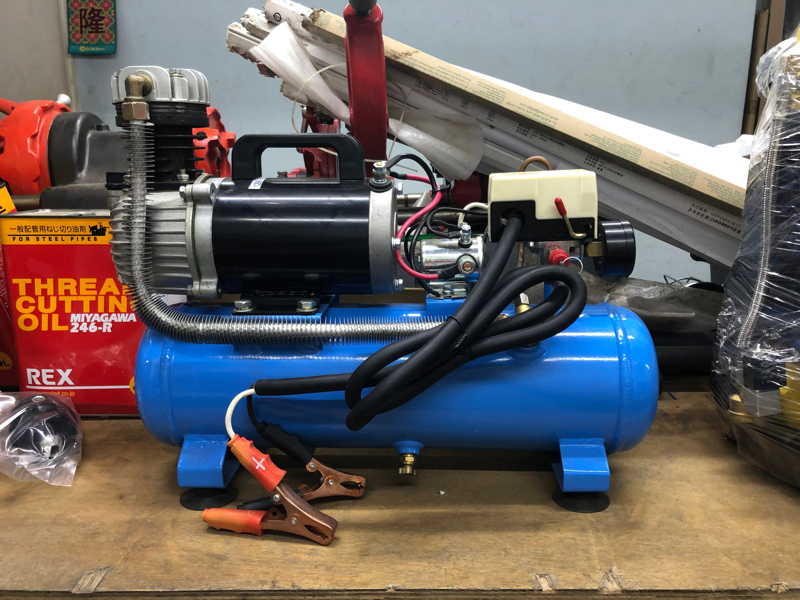 Rambo DC12V 142L/min Air Compressor | Model : DC12V | Tank Sizes : 9L